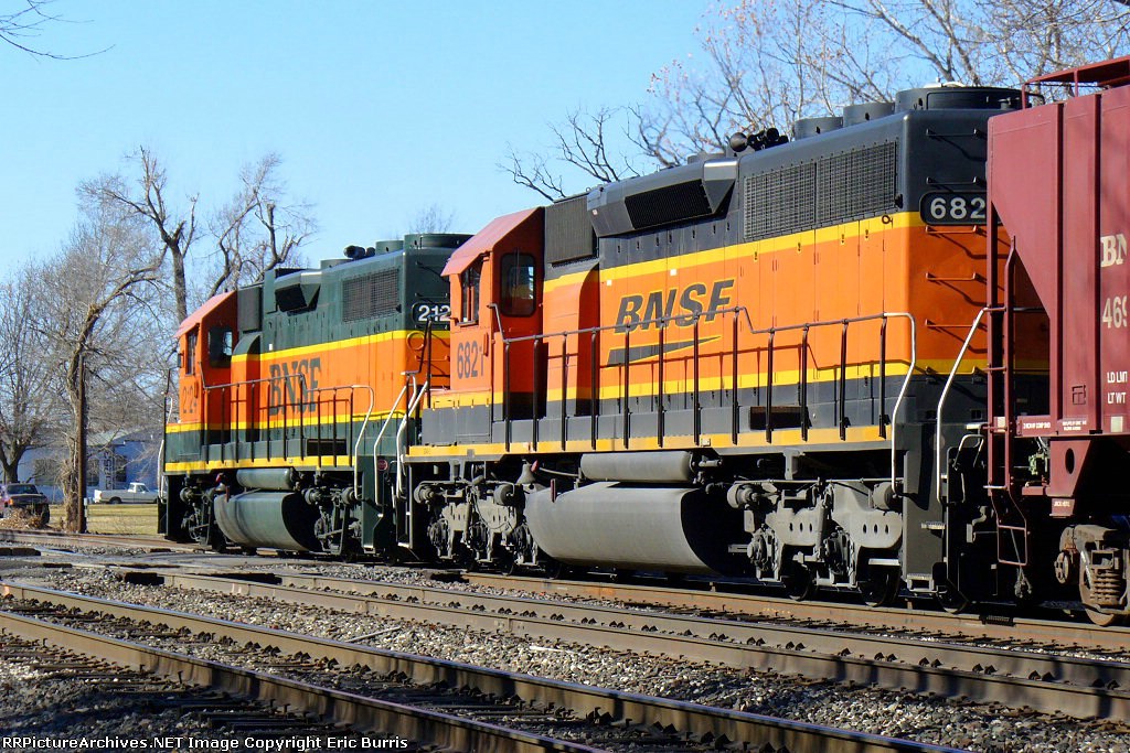 BNSF 2124 westbound
